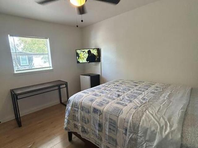 High quality & spacious Lakeland House with Dining area