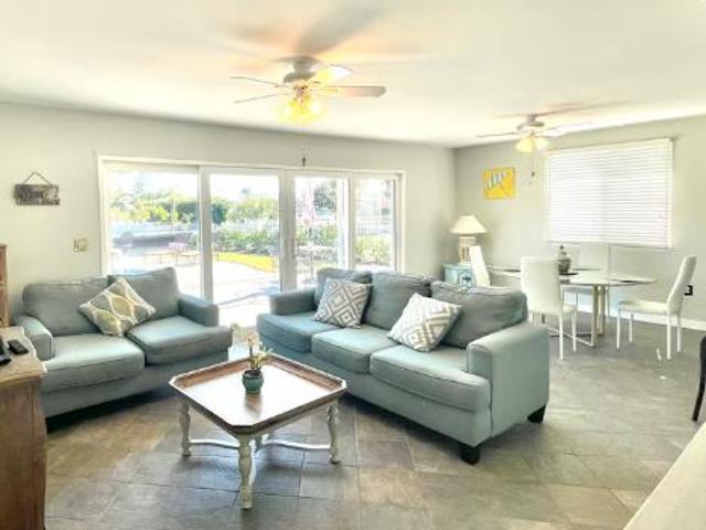 High Quality Pool Home 5 Minutes Walking Distance