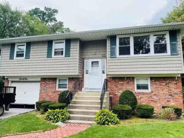 High Ranch, House Detached Locust Valley, NY 21 Andrew Pl