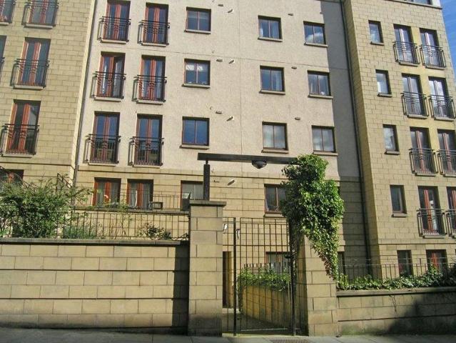 High Riggs, Edinburgh, Midlothian, EH3 3 bed flat to rent £2,325 pcm £537 pw