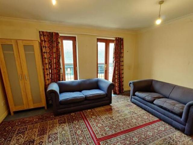 High Riggs, Tollcross, 2 Bedroom Flat