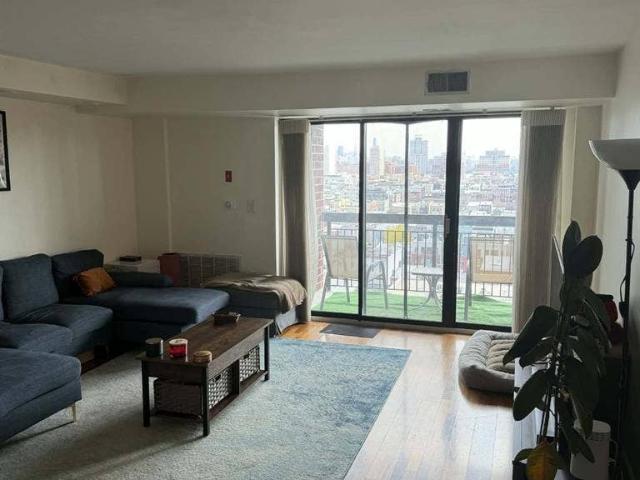 High Rise Living w/ Manhattan Views