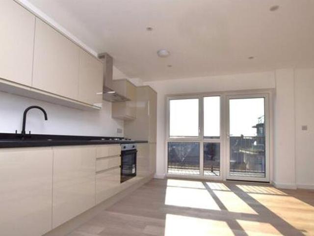 High Road, Chadwell Heath, 3 Bedroom Apartment
