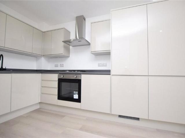 High Road, Chadwell Heath RM6 1 bed apartment to rent £1,700 pcm £392 pw