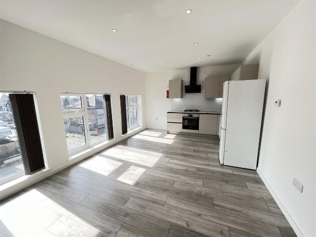 High Road, Chadwell Heath RM6, 1 bed flat to rent, £1,350 pcm | PrimeLocation