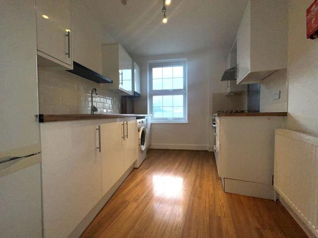 High Road Chadwell Heath RM6, 1 bed flat to rent, £1,450 pcm | PrimeLocation