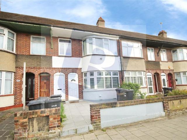High Road, Chadwell Heath RM6 2 bed maisonette to rent £1,700 pcm £392 pw