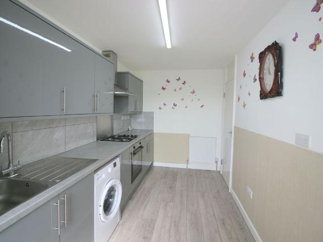 High Road, Chadwell Heath RM6, 2 bed flat to rent, £1,650 pcm | PrimeLocation