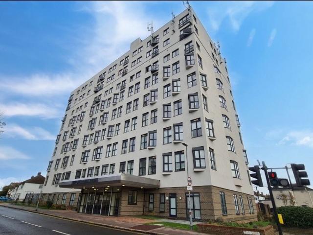 High Road, Chadwell Heath RM6, 2 bed flat to rent, £1,750 pcm | PrimeLocation
