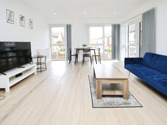 High Road, Chadwell Heath RM6, 2 bed flat to rent, £2,200 pcm | PrimeLocation