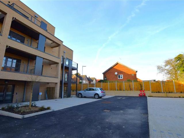 High Road, Chadwell Heath, RM6 3 bed apartment to rent £2,500 pcm £577 pw