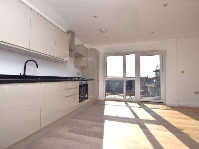 High Road, Chadwell Heath RM6, 3 bed flat to rent, £2,500 pcm | PrimeLocation