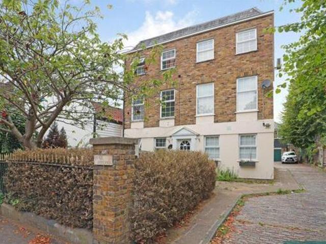 High Road, Chigwell, 3 Bedroom Semi detached