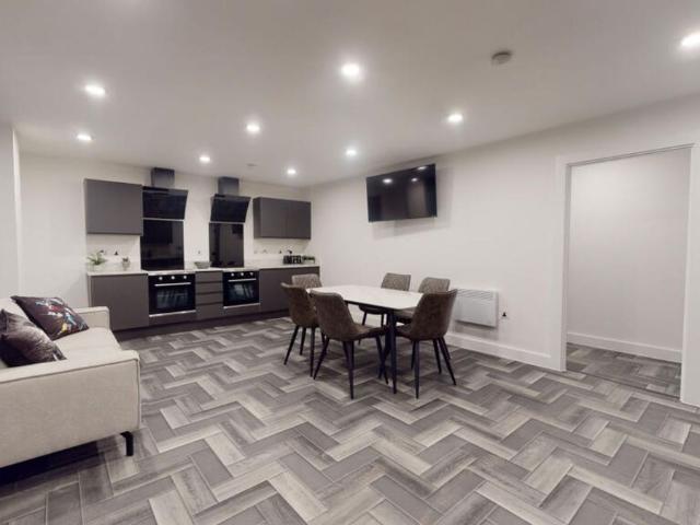 High Road, Beeston NG9, 4 bed flat to rent, £3,120 pcm | PrimeLocation