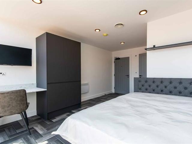 High Road, Beeston NG9, 6 bed flat to rent, £4,420 pcm | PrimeLocation
