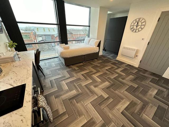 High Road, Beeston NG9, Studio to rent, £875 pcm | PrimeLocation