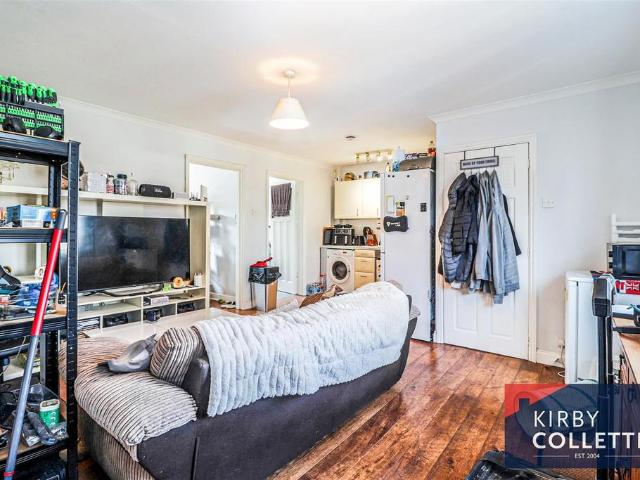 High Road, Broxbourne 2 bed apartment to rent £1,375 pcm £317 pw