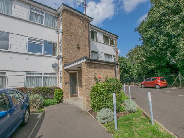 High Road, Broxbourne, EN10
