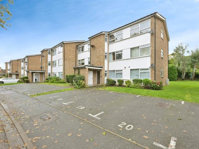 High Road, Broxbourne EN10, 2 bed flat to rent, £1,400 pcm | PrimeLocation