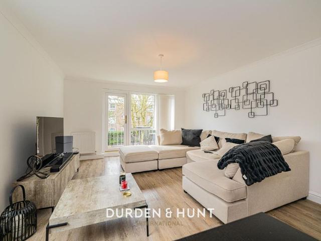 High Road, Buckhurst Hill, IG9