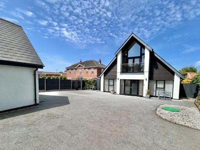 High Road, Burgh Castle, 5 Bedroom Detached