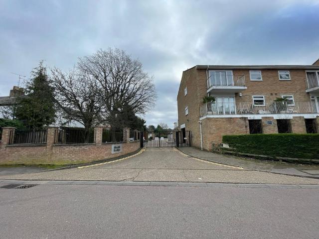 High Road, Bushey Heath. 2 bed apartment to rent £1,850 pcm £427 pw