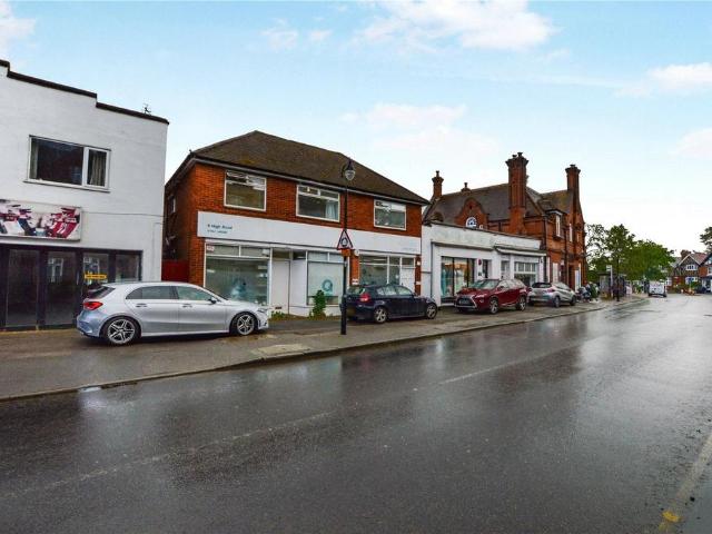 High Road, Byfleet, West Byfleet. 2 bed apartment to rent £1,375 pcm £317 pw