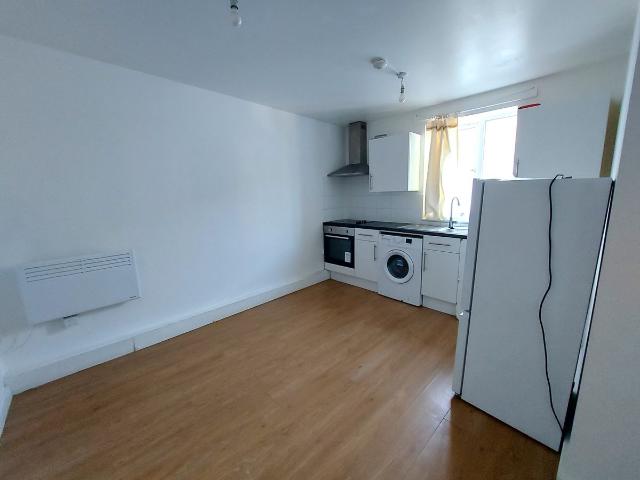 High Road, Goodmayes, Ilford IG3, Studio to rent, £1,250 pcm | PrimeLocation