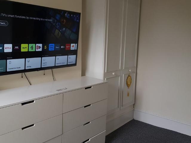 High Road, East Finchley N2, Studio to rent, £1,100 pcm | PrimeLocation
