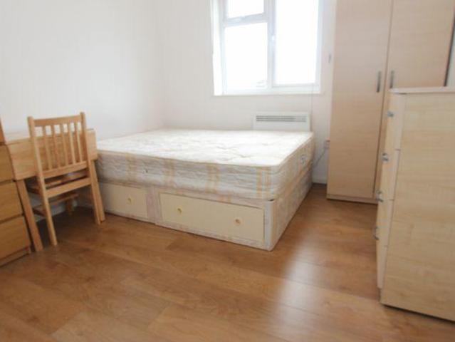 High Road, Finchley N12 Studio to rent £1,150 pcm £265 pw