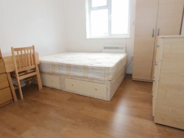 High Road, Finchley N12, Studio to rent, £1,150 pcm | PrimeLocation