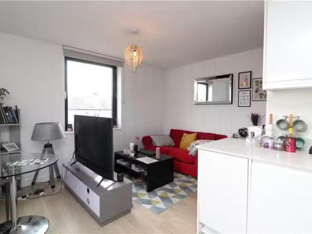 High Road, Finchley, N12 9RW