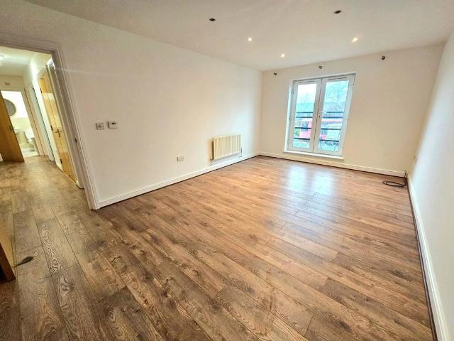 High Road, Harrow 2 bed apartment to rent £2,200 pcm £508 pw