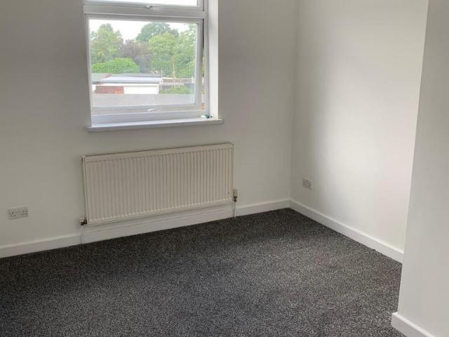 High Road, Ilford, IG3 2 bed flat to rent £1,550 pcm £358 pw