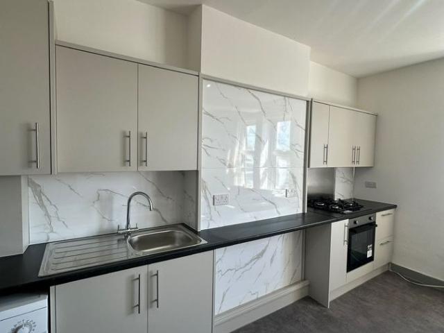 High Road, Ilford IG3, 2 bed flat to rent, £1,850 pcm | PrimeLocation