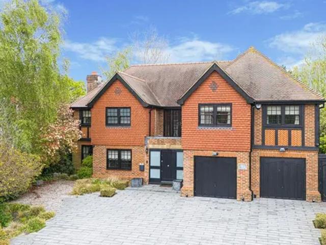 High Road, Loughton, IG10 4QN, United Kingdom | 4 bed house for rent #131906525 | Rentberry