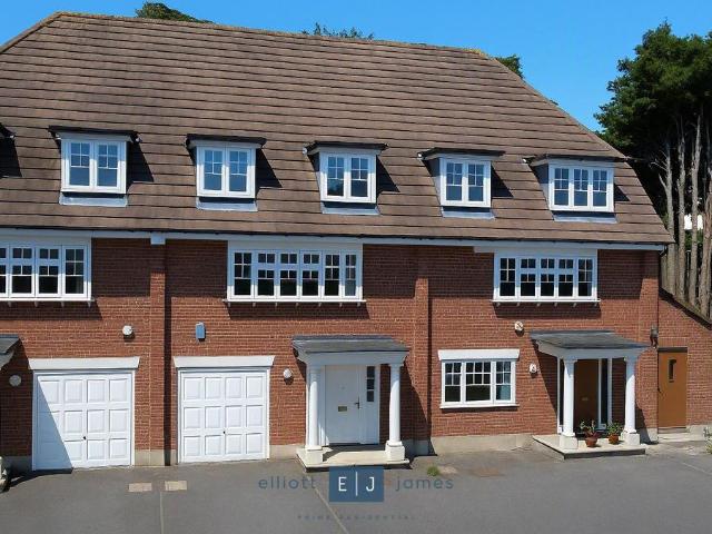 High Road, Loughton IG10 5 bed townhouse to rent £3,500 pcm £808 pw