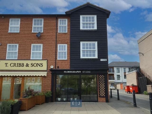 High Road, Loughton IG10, 1 bed flat to rent, £1,350 pcm | PrimeLocation