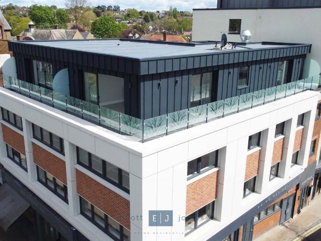 High Road, Loughton IG10, 1 bed flat to rent, £2,000 pcm | PrimeLocation