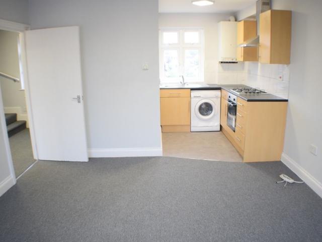 High Road, Loughton IG10, 2 bed flat to rent, £1,395 pcm | PrimeLocation