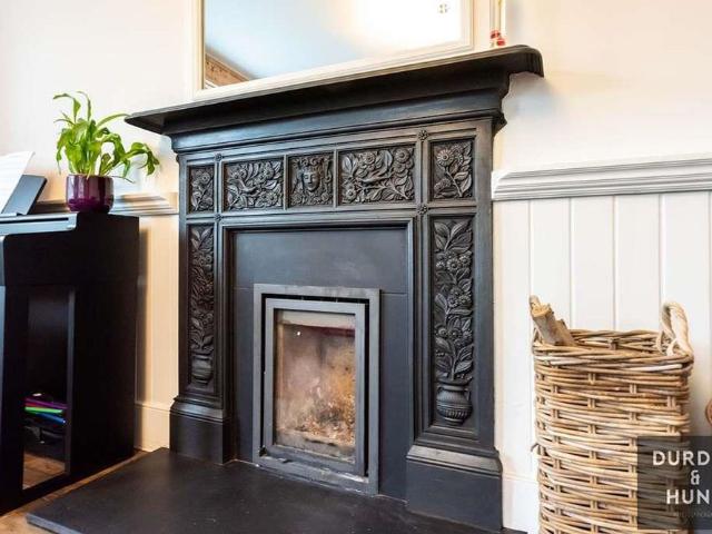 High Road, Loughton, IG10
