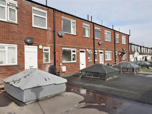 High Road, Loughton, IG10 3 bed apartment to rent £1,700 pcm £392 pw