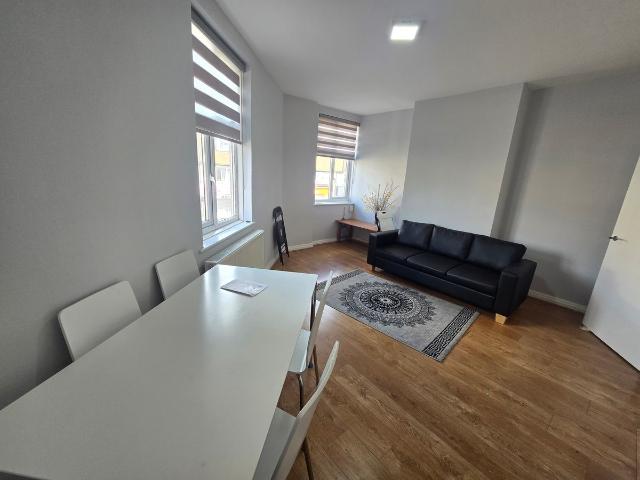 High Road, Loughton, London IG10, 3 bed flat to rent, £1,650 pcm | PrimeLocation