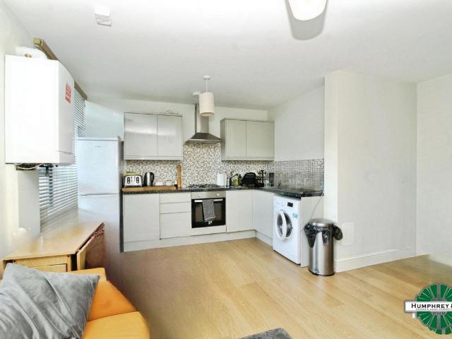 High Road, London N12, 1 bed flat to rent, £1,500 pcm | PrimeLocation
