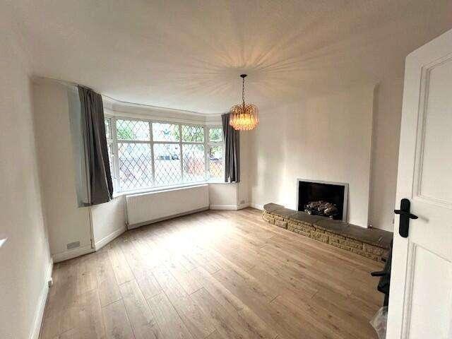 High Road, London, N12
