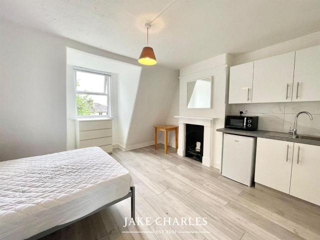 High Road, London N12, Room to rent, £875 pcm | PrimeLocation