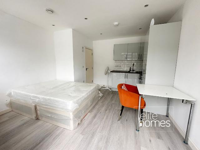 High Road, London N17, Studio to rent, £1,100 pcm | PrimeLocation
