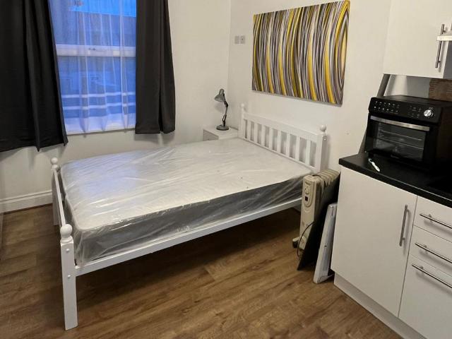 High Road, London N15, 1 bed flat to rent, £1,250 pcm | PrimeLocation