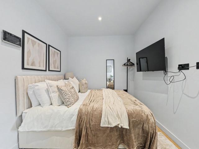 High Road, London N15, Studio to rent, £1,350 pcm | PrimeLocation