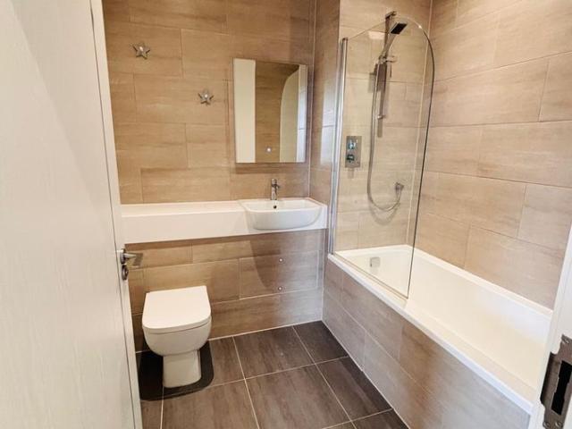 High Road, London N20, 1 bed flat to rent, £1,755 pcm | PrimeLocation